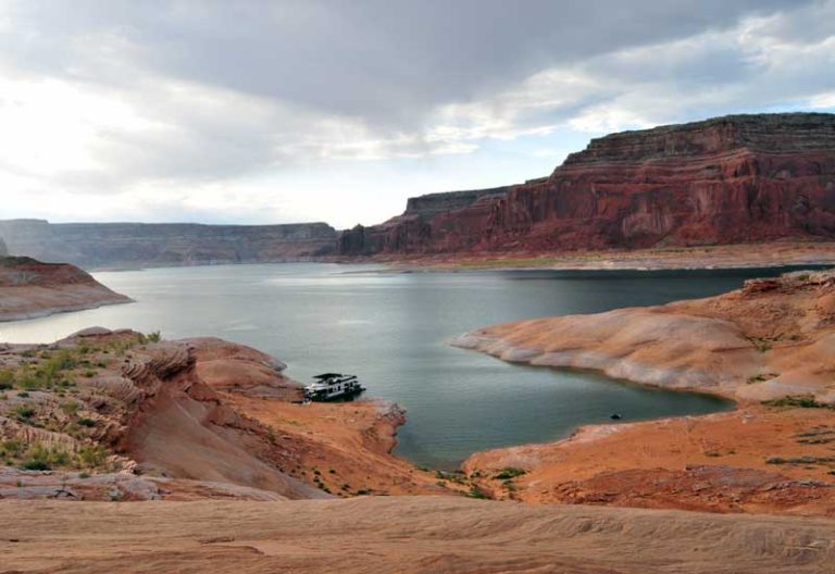 26 Best & Fun Things to Do in Lake Powell - The Tourist Checklist