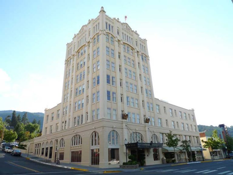 26 Best & Fun Things to Do in Ashland (Oregon) | The Tourist Checklist