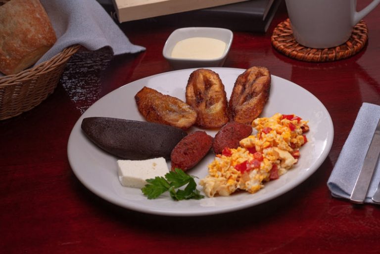 17 Best Restaurants In Decatur (IL) - The Tourist Checklist