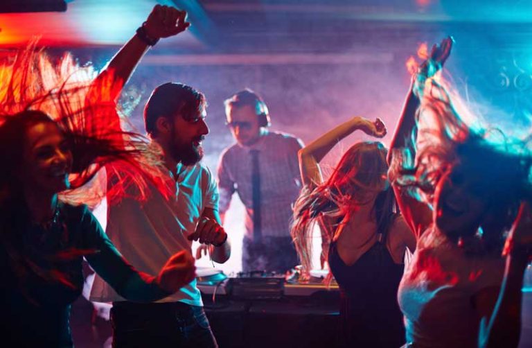 15 Best Lounges in Queens, NY - The Tourist Checklist