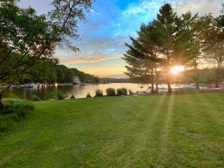12 Best Places to Buy a Lake House in the U.S. in 2023 - The Tourist ...